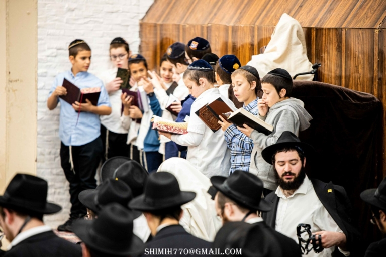 Photos: 770 Packed for Chof Beis Shvat Shachris - Chabadinfo.com